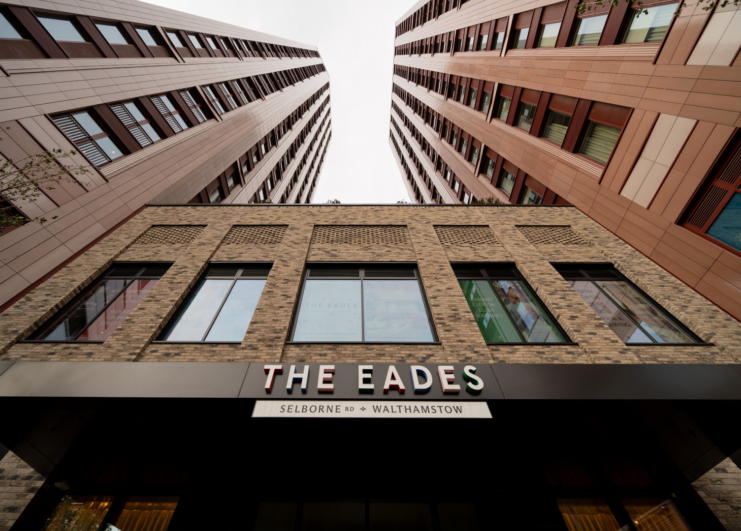 Richard Goes Over the Edge for LandAid at The Eades Launch - du Boulay ...